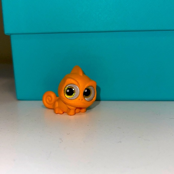 Toys | Disney Doorables Series Seven Color Reveal Pascal | Poshmark